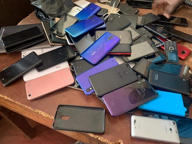 URA impounds over 500 smuggled smart phones